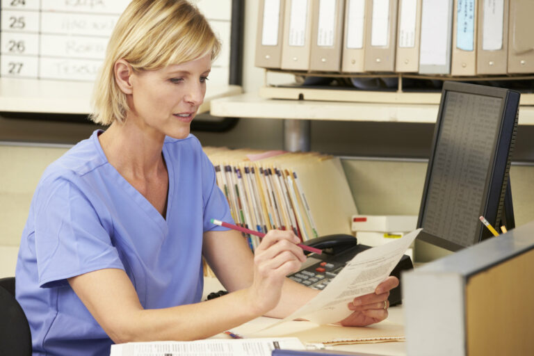 How to Become a Nurse | Responsibilities, qualifications & salary