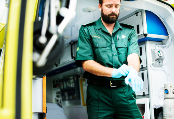 How to Become a Paramedic | Responsibilities & earnings