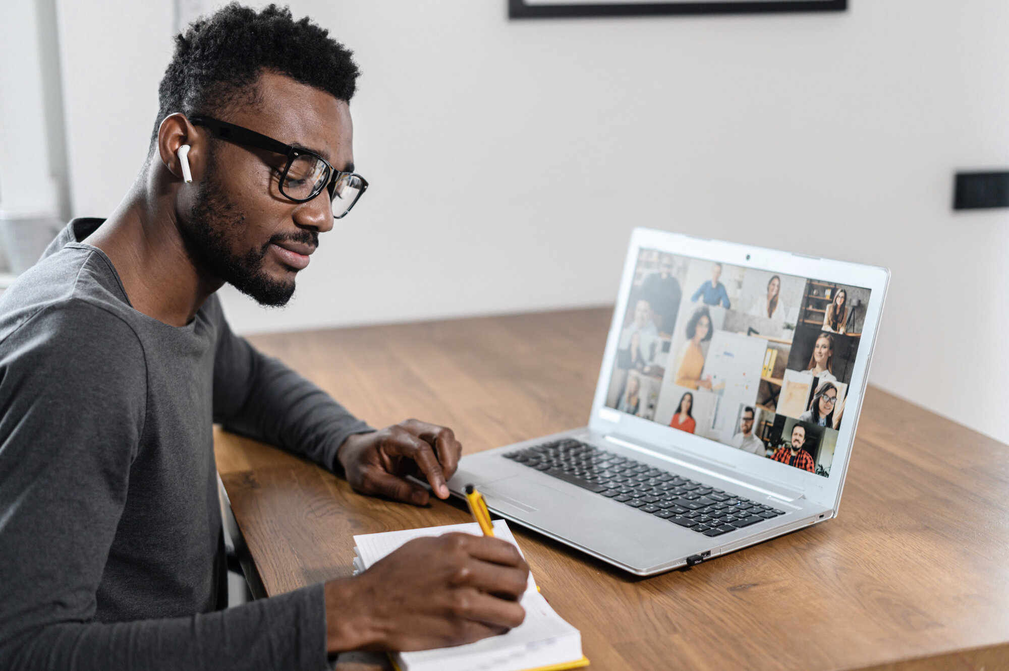 Remote Onboarding | Importance, process, differences & challenges