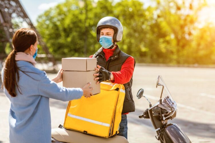 How to Become a Courier | Hours, roles, qualifications & earnings