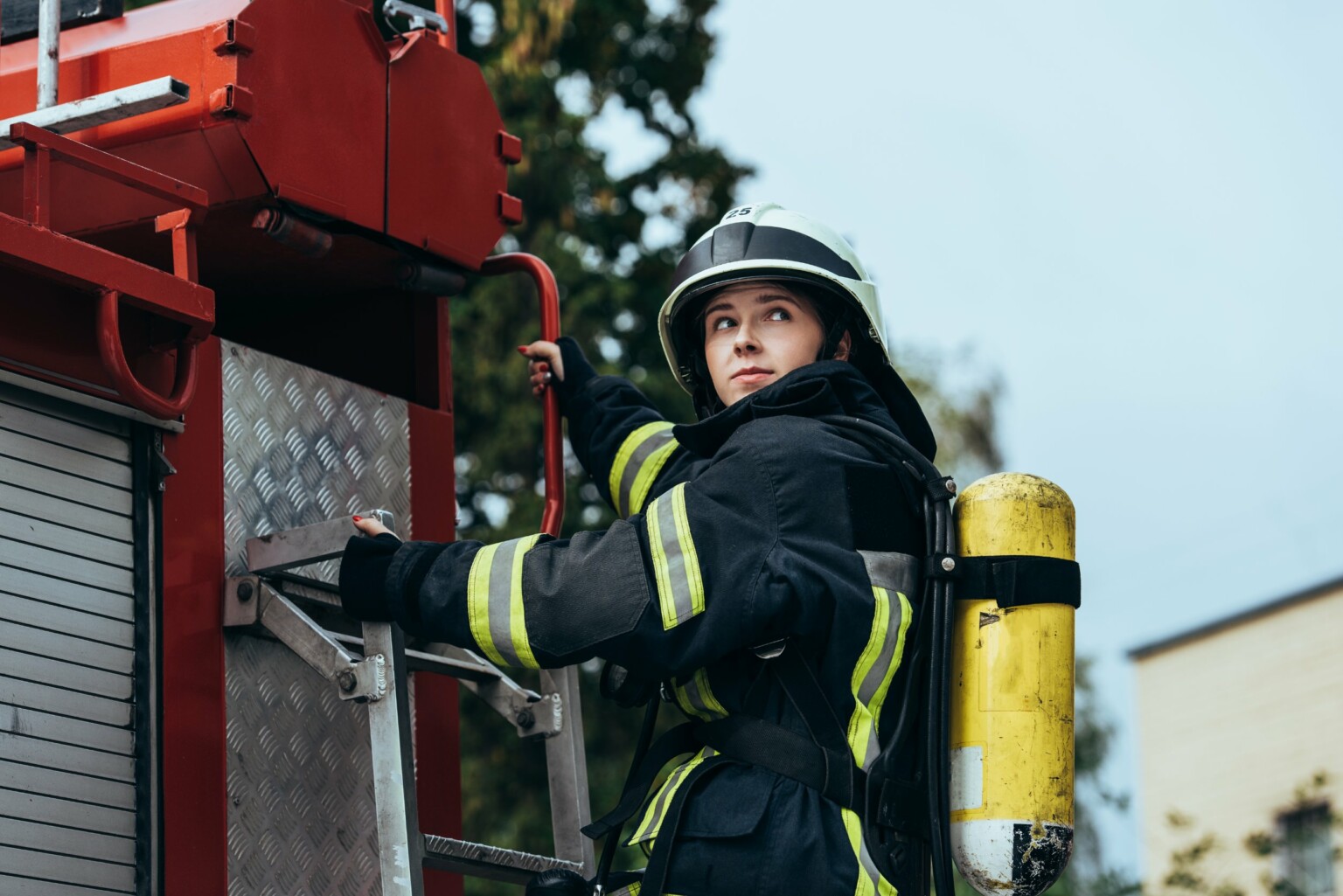 How to Become a Firefighter | Hours, experience & qualifications