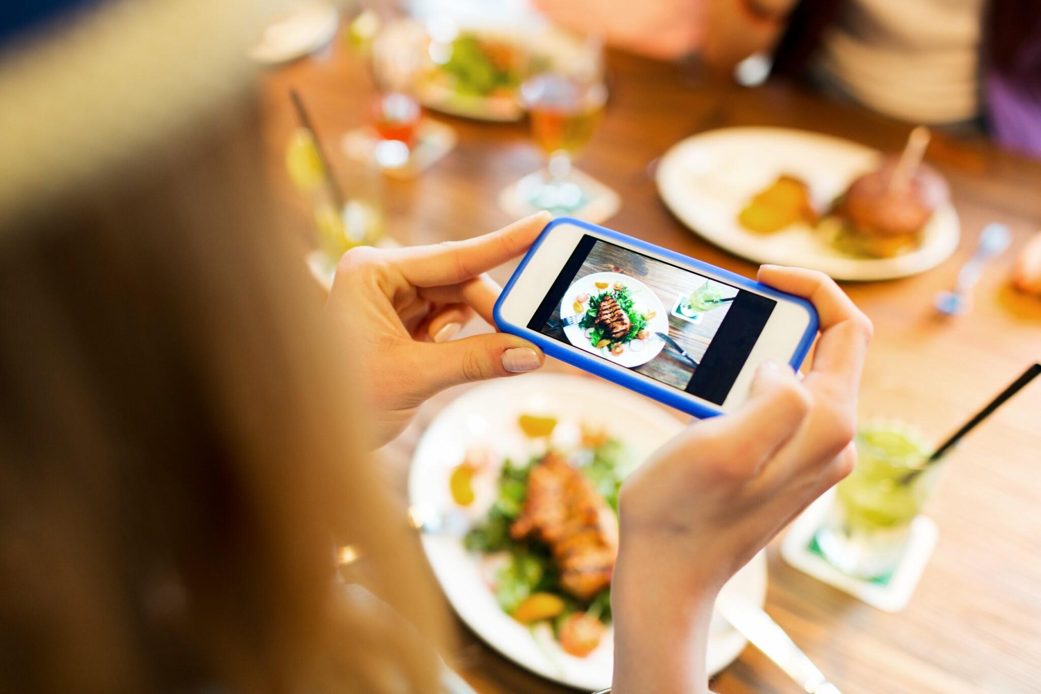 How to Become a Food Critic | Hours, roles & qualifications
