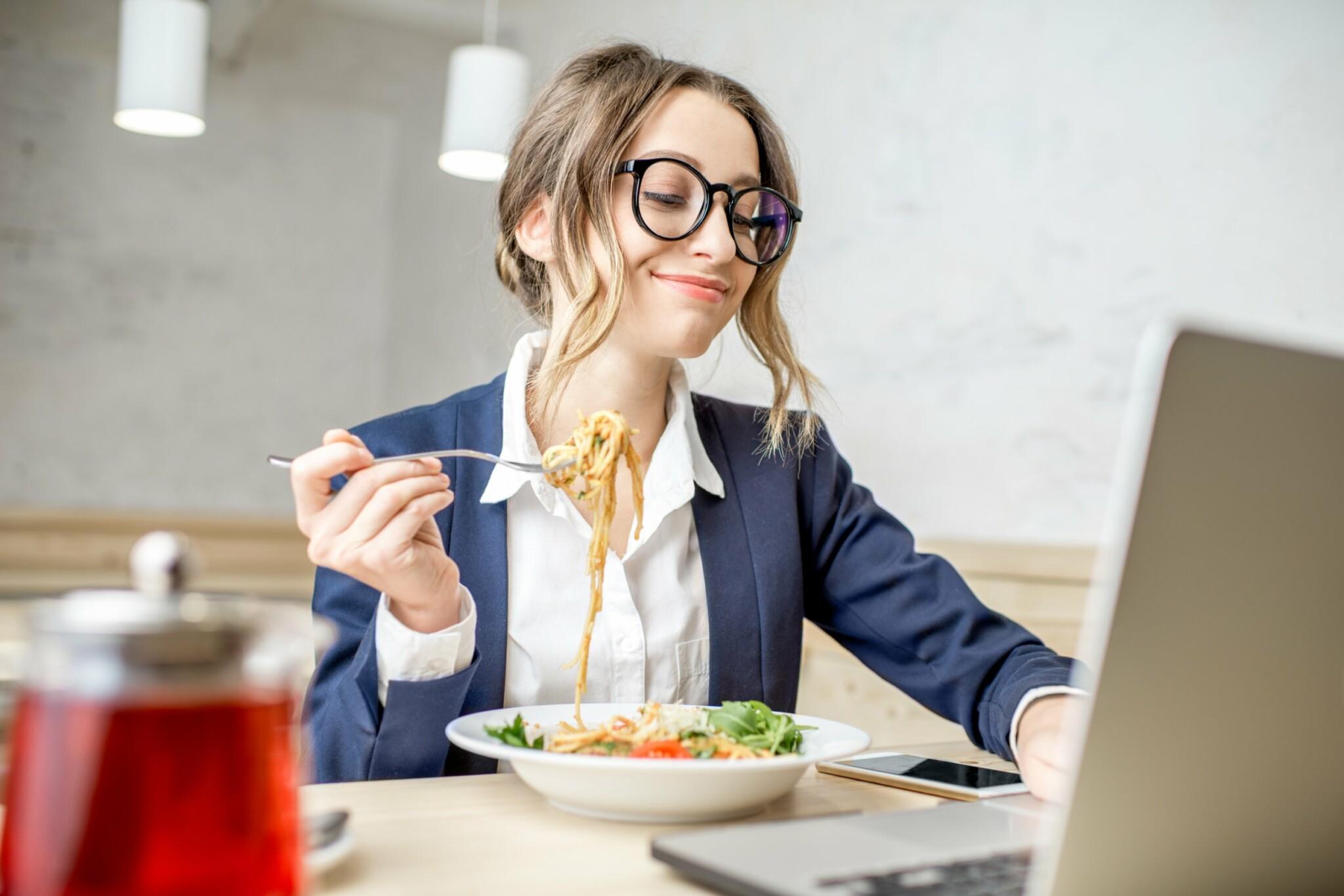 How to Become a Food Critic | Hours, roles & qualifications
