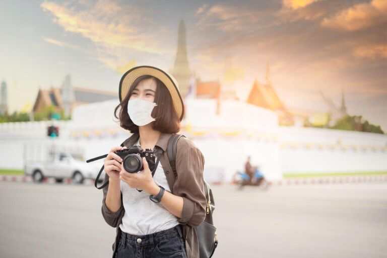 How to Become a Holiday Rep | Hours, qualifications & earnings