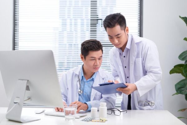 How to Become a Hospital Doctor | Hours, roles & qualifications