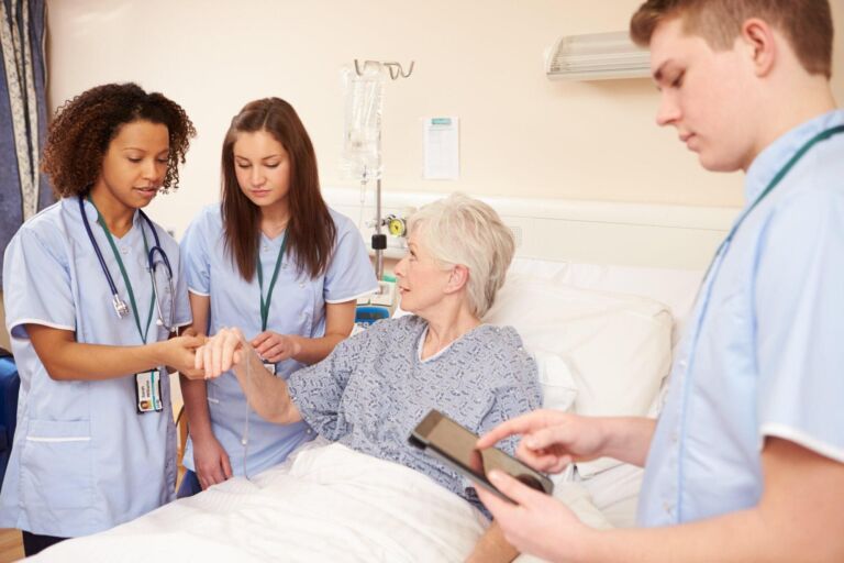 How to Become a Hospital Doctor | Hours, roles & qualifications