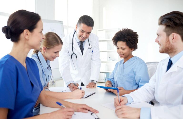 How to Become a Hospital Doctor | Hours, roles & qualifications