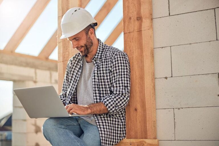 How to Become a Joiner | Hours, roles & qualifications