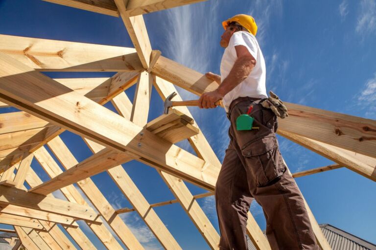 How to Become a Joiner | Hours, roles & qualifications