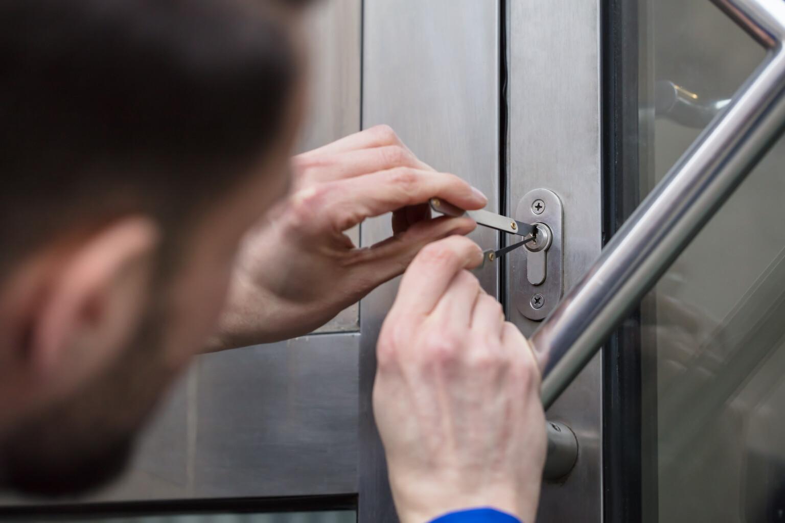 How to Become a Locksmith | Hours, roles & qualifications