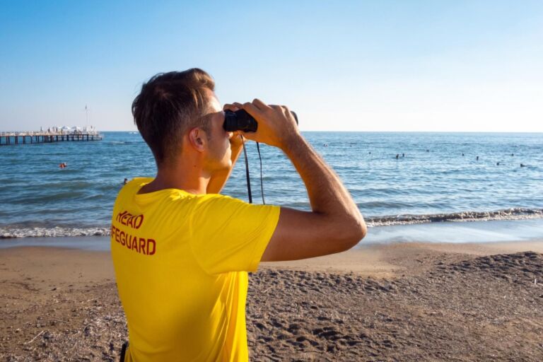 How to Become a Lifeguard | Hours, roles & qualifications