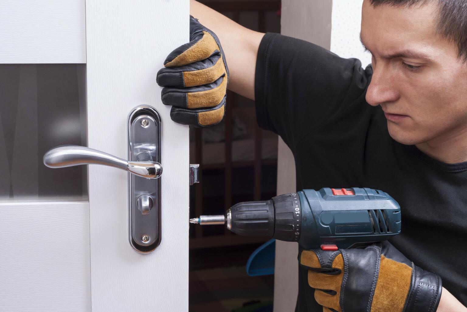 How to Become a Locksmith | Hours, roles & qualifications