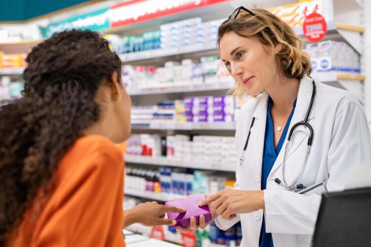 How to Become a Pharmacist | Hours, roles & qualifications