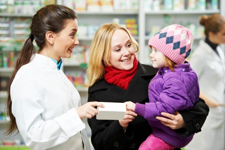 How to Become a Pharmacist | Hours, roles & qualifications