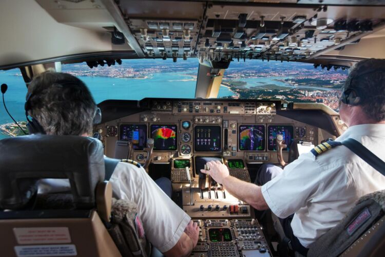 How to Become an Airline Pilot | Hours, roles & qualifications