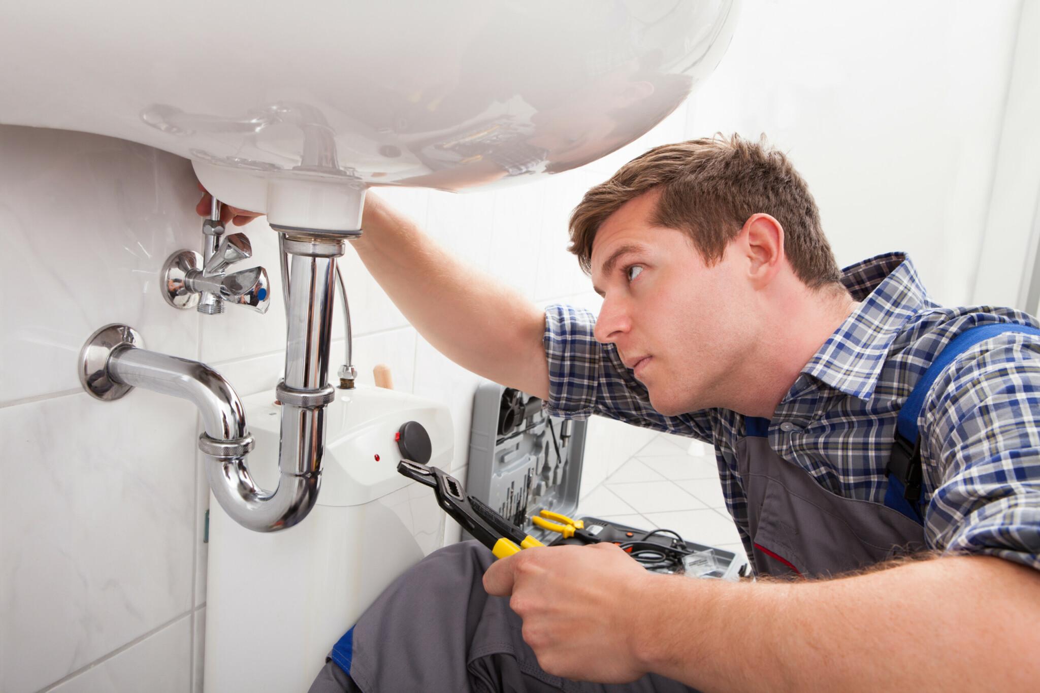How to Become a Plumber | Hours, roles & qualifications