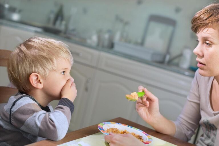 What is ARFID? | Causes, signs, symptoms, prevention & treatment