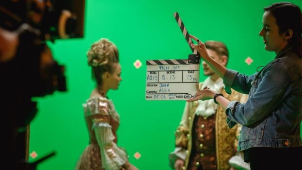 How to Become an Actor | Hours, roles, qualifications & earnings