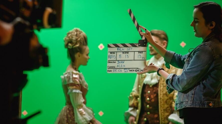 How to Become an Actor | Hours, roles, qualifications & earnings