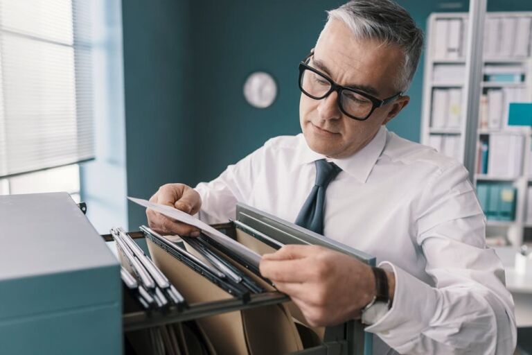 How to Become an Administrator | Hours, roles & qualifications