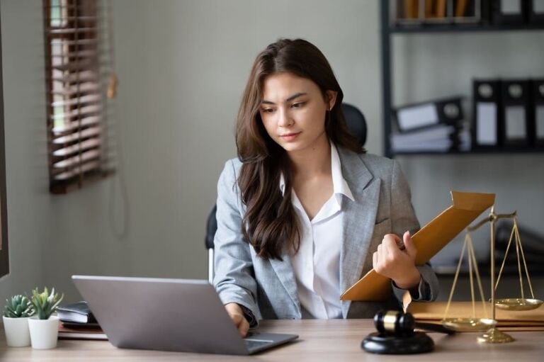 How to Become an Administrator | Hours, roles & qualifications