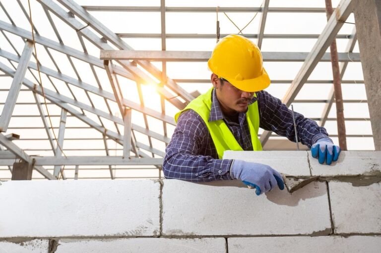 How to Become a Bricklayer | Hours, roles & earnings