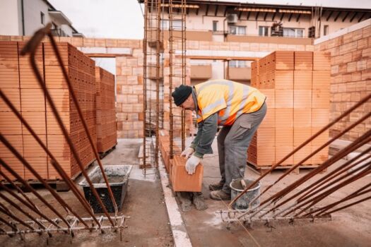How to Become a Bricklayer | Hours, roles & earnings
