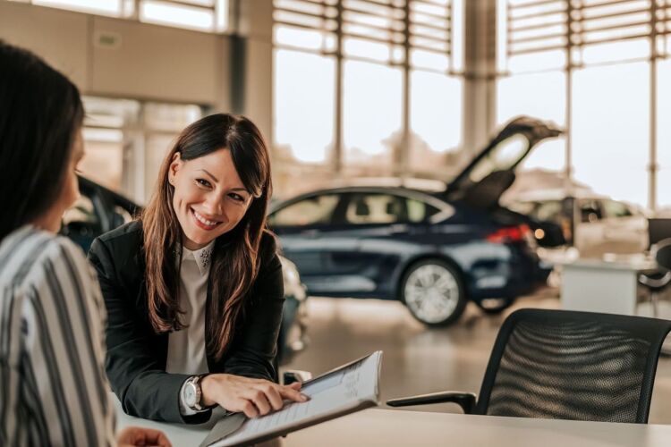 How to Become a Car Dealer | Hours, qualifications & earnings