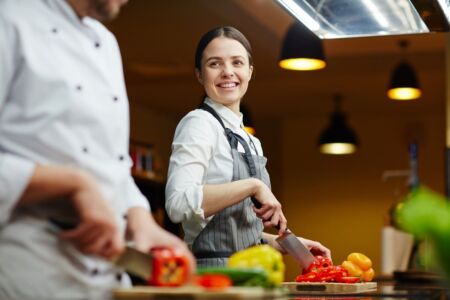How to Become a Commis Chef | Hours, qualifications & earnings