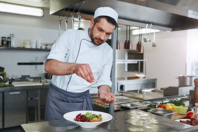 How to Become a Commis Chef | Hours, qualifications & earnings