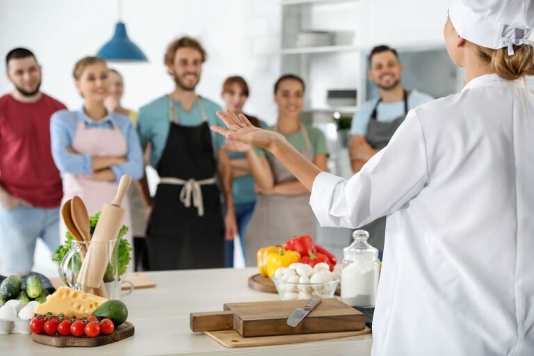 How to Become a Commis Chef | Hours, qualifications & earnings