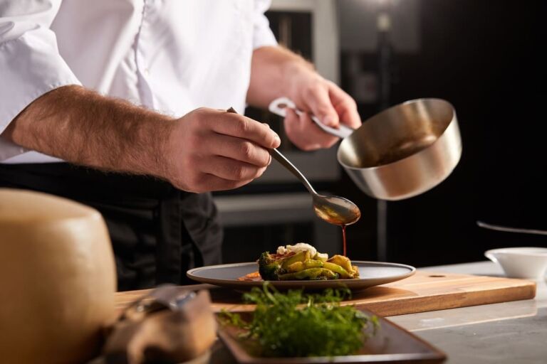How to Become a Commis Chef | Hours, qualifications & earnings