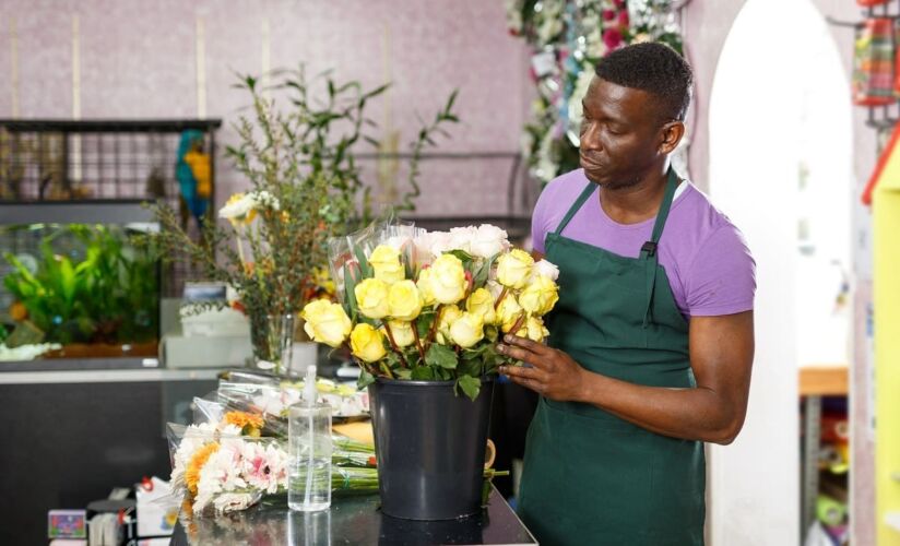 How to Become a Florist | Hours, roles, qualifications & earnings