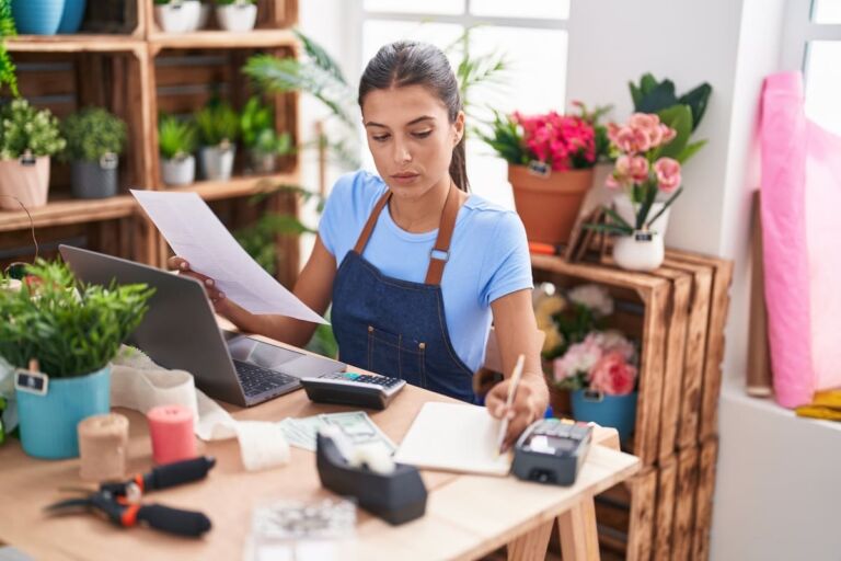 How to Become a Florist | Hours, roles, qualifications & earnings