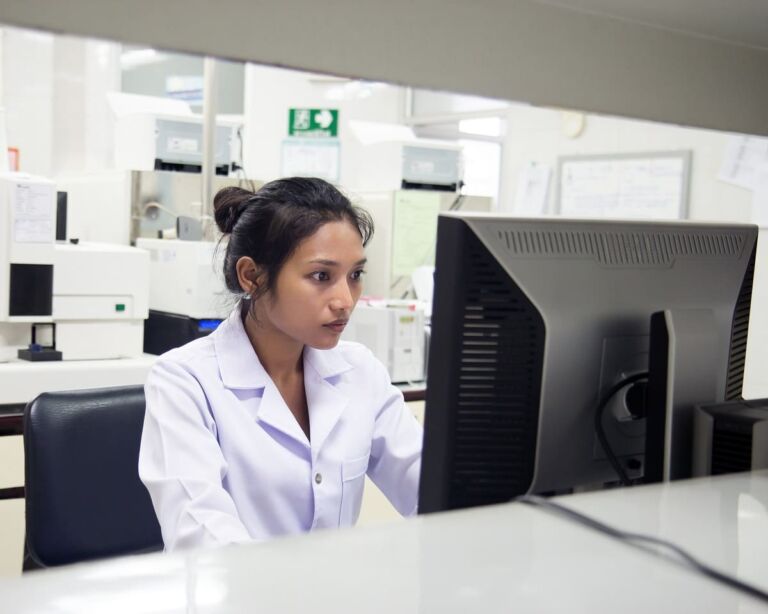How to Become a Forensic Scientist | Hours, roles & qualifications