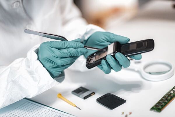 How to Become a Forensic Scientist | Hours, roles & qualifications