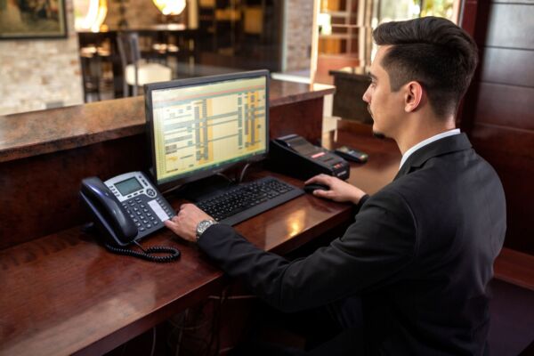 How to Become a Hotel Manager | Hours, qualifications & earnings