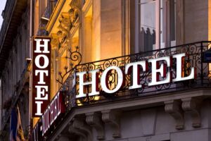 How to Become a Hotel Manager | Hours, qualifications & earnings