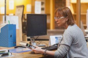 How to Become a Librarian | Hours, roles & qualifications