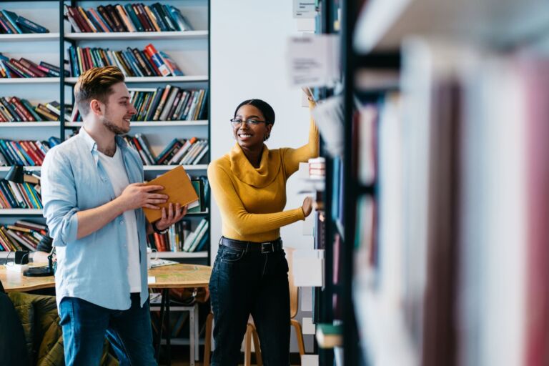 How to Become a Librarian | Hours, roles & qualifications