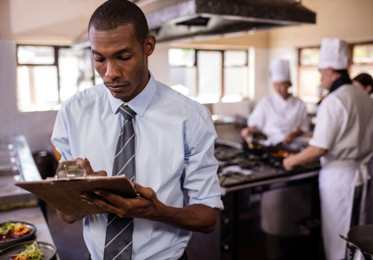 How to Become a Hotel Manager | Hours, qualifications & earnings