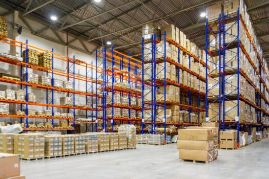 How to Become a Warehouse Operative | Qualifications & earnings