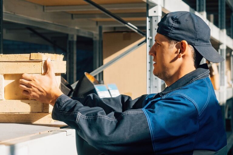 How to Become a Warehouse Operative | Qualifications & earnings