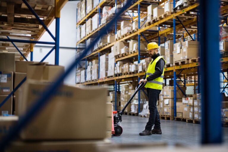 How to Become a Warehouse Operative | Qualifications & earnings
