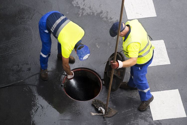 Health and Safety Guide for Sewage Workers | Risks, PPE, Training