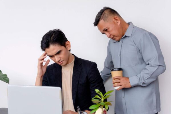 Micromanagement Explained | 10 Signs, Negatives & Approaches