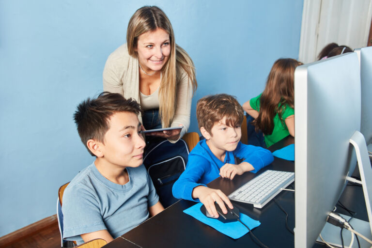 All about Media Literacy | Fake News & Social Media