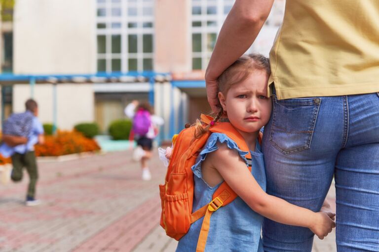 Attachment Disorders Explained | 5 Types, Causes & Signs