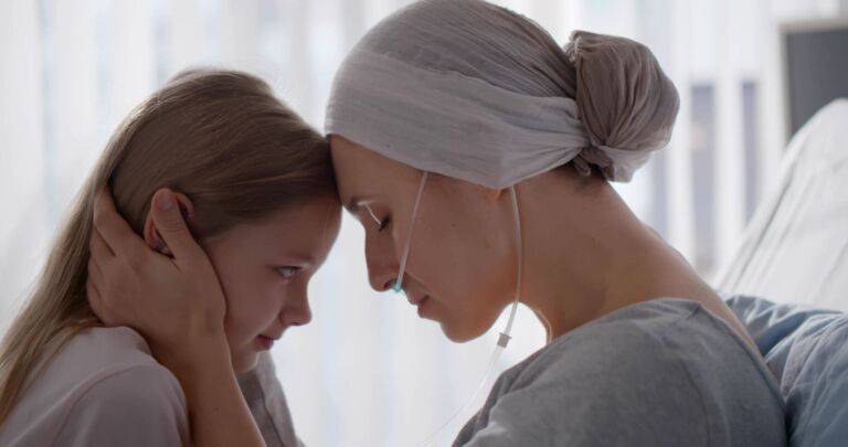 Attachment Disorders Explained | 5 Types, Causes & Signs